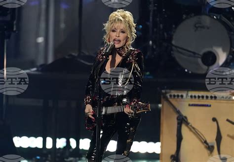 Доли Партън получи награда от 100 милиона щатски долара от Джеф Безос Утро