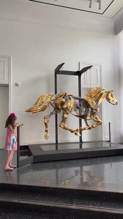 Anela Hasovic On Linkedin הסוס המכאני הוא פסל קינטי מאת אדריאן לנדון