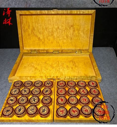 小叶金丝楠木象棋实木独板棋盘中国象棋镀金雕刻象棋套装礼品 阿里巴巴