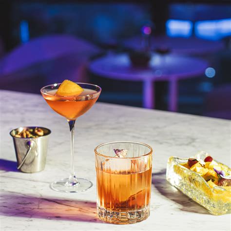 Axis Towers • აქსის თაუერსი 🔳 აქსის თაუერსის 37 ე სართულზე განთავსებული სქაი ბარი