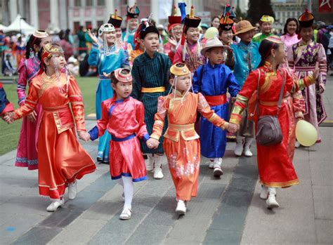 “Дээлтэй монгол” наадам энэ сарын 8 нд болно Subeedeimn