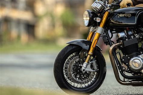 Norton Commando 2022
