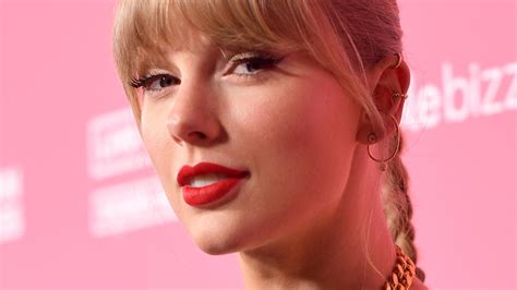 Taylor Swifts Cryptic Clue Revealing New Song Titles On Her Red Re
