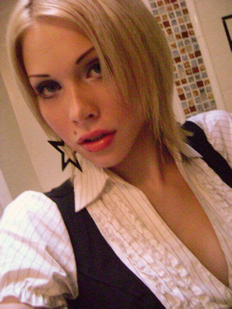 Sarina Valentina Scrolller