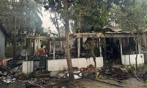 পহেলা বৈশাখের মোটিফ বানানো চিত্রশিল্পীর বাড়িতে আগুন Barta Bazar