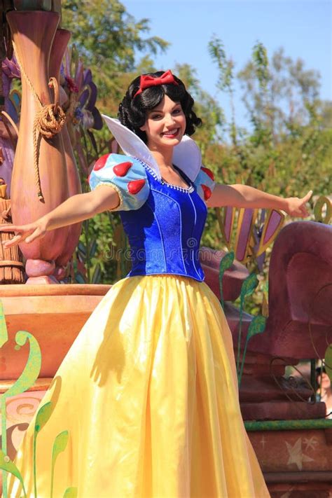Snow White Disney Princess Disneyland