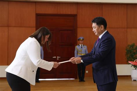 Канад Улсаас Монгол Улсад суух Элчин сайд Итгэмжлэх жуух бичгээ өргөн барив Hunnu Mn