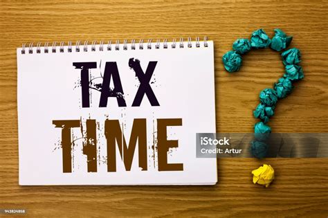 세금 시간을 보여주는 텍스트 기호 개념 사진 과세 기한 금융 지불 회계 지불 소득 수익 나무 배경 질문에 노트북도 서에 작성 된에 대 한 개념에 대한 스톡 사진 및 기타
