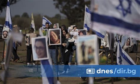 Снимки на лобното място на убитите младежи по време на фестивала Днес