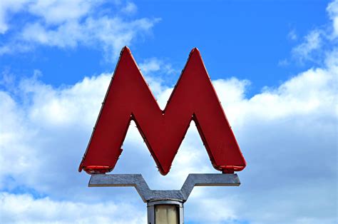 Знак метро москвы 90 фото