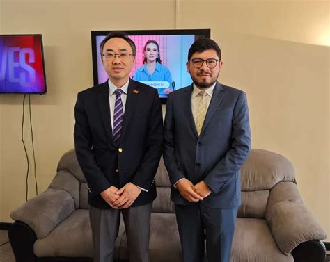 驻玻利维亚大使王亮参访pat传媒公司 中华人民共和国驻多民族玻利维亚国大使馆