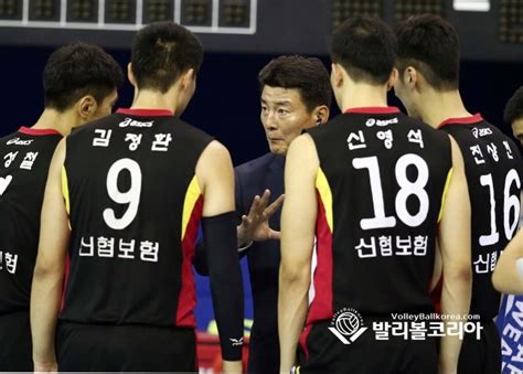 작전 지시하는 박삼용감독