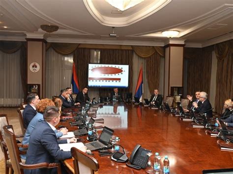 Влада након сједнице Предузећемо све мјере с циљем заштите институција имовине и интереса