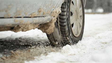 자동차 안전사고 겨울철 더 조심하는 법은
