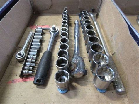 BREAKER BAR AND IMPACT SOCKET DRIVER AND SOCKETS MIX OF STANDARD AND METRIC