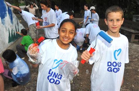 צור קשר יום מעשים טובים