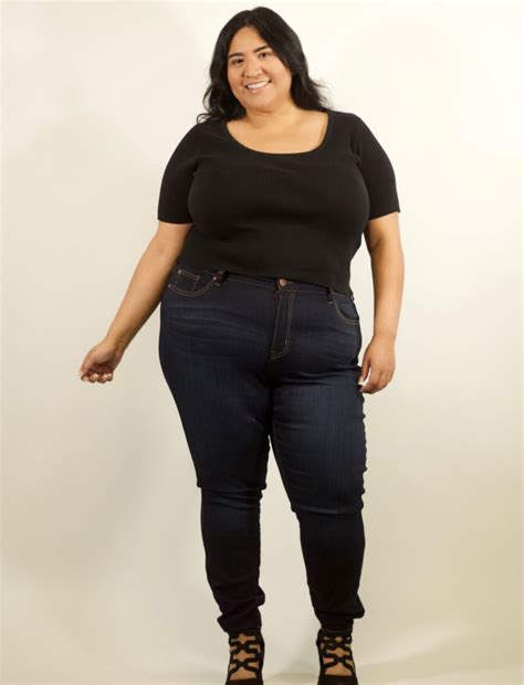 Latina Model Plus Size 900 Plus Size Latina Looks Ideas In 2025