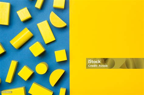 아이 교육 장난감 프레임 흰색 바탕에 개발 평면도 평평한 누워 텍스트의 공간 복사 목재 재료에 대한 스톡 사진 및 기타 이미지 목재 재료 차 0명 Istock