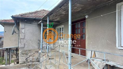 Едноетажна тухлена къща 100 м2 на 26 км от Варна с Оброчище Едноетажна къща 100 кв м РЗ