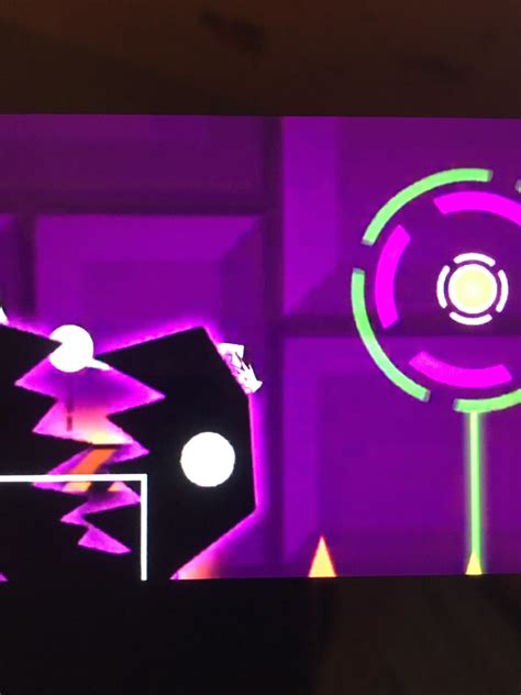 why are the hitboxes so broken r geometrydash