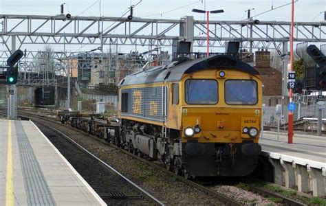 Gbrf 66744 At Stafford Gbrf Class 66 Locomotive 66744 Pass Flickr