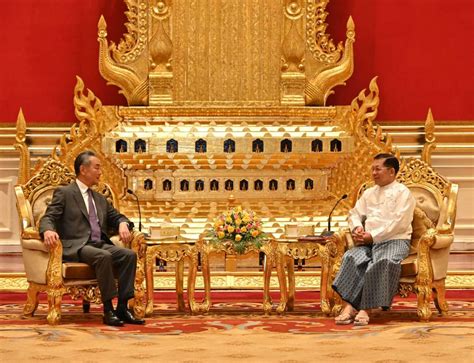 နိုင်ငံတော်စီမံအုပ်ချုပ်ရေးကောင်စီဥက္ကဋ္ဌ နိုင်ငံတော်ဝန်ကြီးချုပ် ဗိုလ်ချုပ်မှူးကြီး မင်းအောင်လ