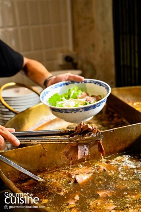 โรงกลั่นเนื้อ ร้านก๋วยเตี๋ยวเนื้อคิวทอง ย่านทรงวาด เยาวราช