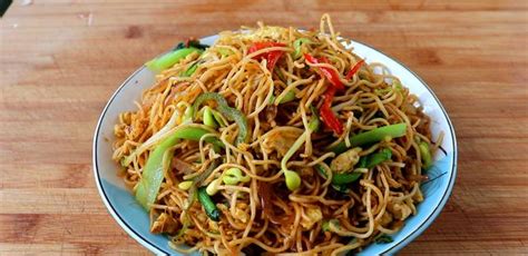 炒面怎么做才好吃，原来在家做这么简单，比街上卖的炒面还好吃 财经头条