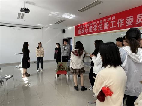 点亮心灯照我远行教育科学与技术学院顺利开展第一次心理团体辅导培训