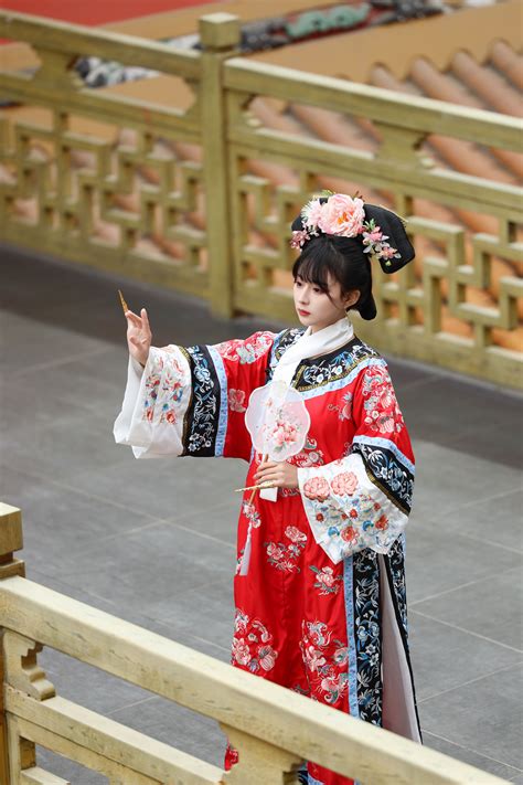 小雨汉服摄影工作室 我是小岁岁清汉女美图作品图片欣赏 艺图语