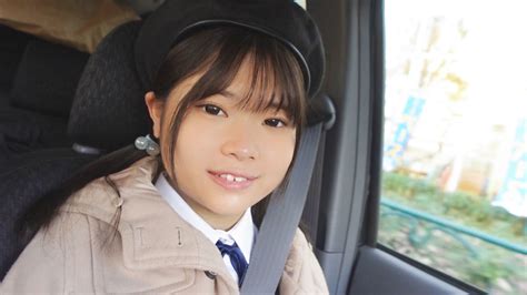 ショコラマロン 無防備で静かにこちらを見ている女の子。日に焼けて皮むけ始めた黒卵肌と美しい1本線のふわ 412471 人気av女優観察日記