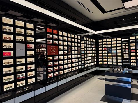 Sunglass Hut Reopens In Downtown Disney At Disneyland Resort Wdw News