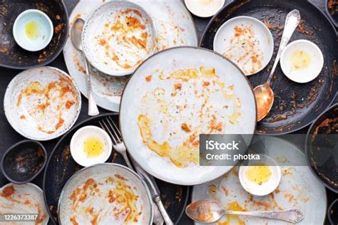 식사 후 더러운 접시 그릇 및 칼붙이 더러운에 대한 스톡 사진 및 기타 이미지 더러운 바로 위 접시 Istock