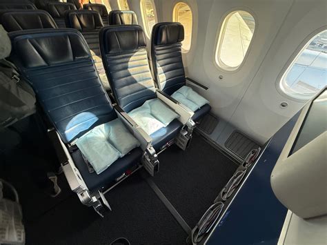 The Best Economy Seat On Uniteds 787 10 Boeing Dreamliner A Review