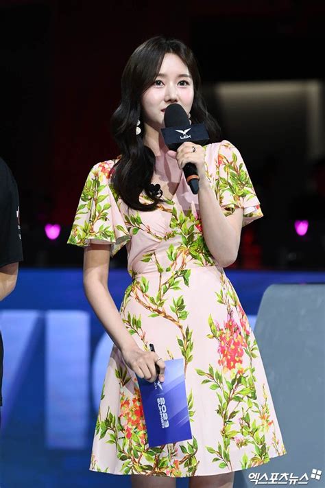 윤수빈 아나운서 작은 얼굴에 꽉 찬 예쁨[엑s Hd포토] 네이트 스포츠