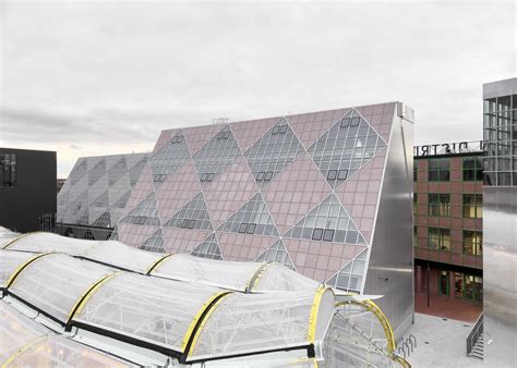 6a Architect Successfully Building A Pair Of Non Identical Twins Dsignbit