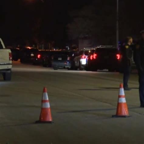 7 San Antonio Police Officers Shot By Barricaded Suspect Authorities Say