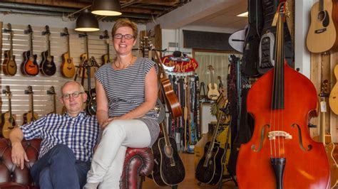 Muziekwinkel Van Gorp Sluit Van 42 Jaar ‘we Stoppen Echt Op Ons