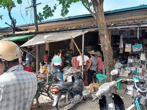 တိုက်ပွဲတွေပြင်းထန်နေတဲ့ ရခိုင်မှာ ကုန်ပစ္စည်းပြတ်လပ်ဈေနှုန်းတွေမြင့်တက်နေပြီး အလုပ်အကိုင်လည်းရ