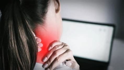 목 꿈 해몽 9가지 목을 조르는 목없는 사람 목졸리는 목구멍 자르는 목이 잘리는 걸 본 찔리는