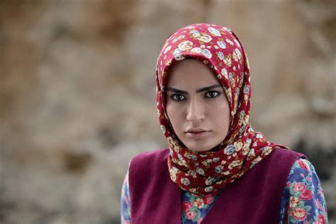 غوغای تصویر رقصیدن شیوا طاهری با پیراهن قرمز خانم بازیگر تمام قد