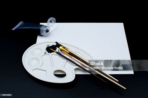 검은 색 아크릴 페인트 페인트 브러시와 빈 캔버스 색상 팔레트 0명에 대한 스톡 사진 및 기타 이미지 0명 검은색 검정색 배경 Istock