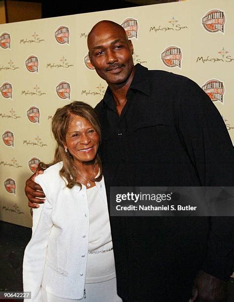 C Vivian Stringer Photos And Premium High Res Pictures Getty Images