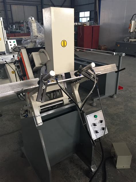 2 축 자동 물 슬롯 밀링 기계 Pvc 및 Upvc 창문과 문용