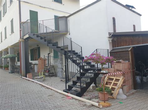 Realizzazione Scala Esterna In Acciaio S Per Accesso Al Piano Primo