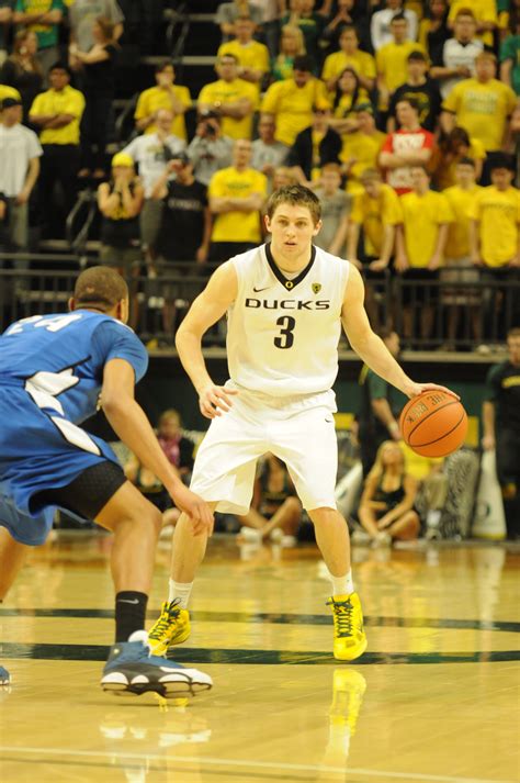 Early Look At Pac 12 Basketball