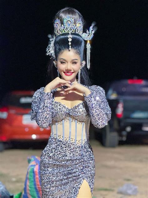 แพรวพราว แสงทอง ประวัติ หมอลำสาวแซ่บ