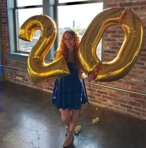 Katelyn Ohashi En Instagram The 2️⃣0️⃣” Katelyn Ohashi Pool Float