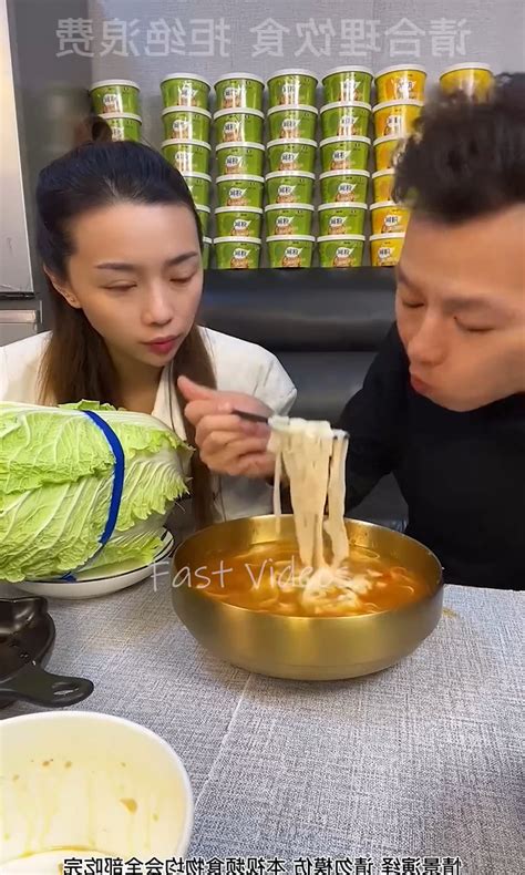 Funny Couple Eating Yummy Food Show Intimate Relationship Funny