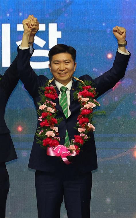 유승민 대한체육회장 당선체육계 新 시대 열렸다 이기흥 꺾고 역전의 아이콘”